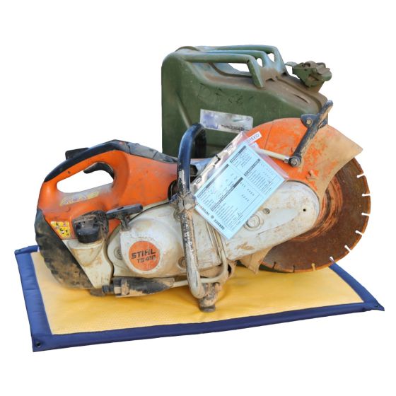 Small SpillTrapper® Ultimate Heavy Duty Absorbent Oil Mat | L&S